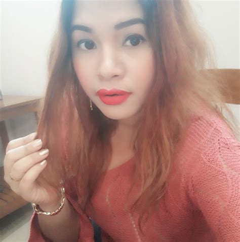 အသက်ကြည့်တော့ သုံးချိုင်းကင်း လေးဘက် ထောက် လူကြည့်တော့ ပန်းသေ တာထက် ဆိုးတဲ့ အပင်လည်း မသေ ပန်းလည