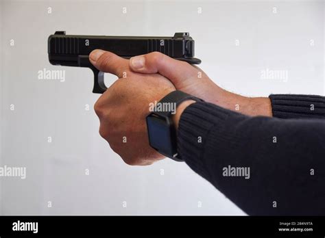 Waffen Pistole Ziel Fotos Und Bildmaterial In Hoher Auflösung Alamy