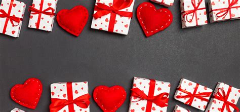 복사 공간 다채로운 배경에 축제 선물 상자와 빨간 섬유 마음의 상단보기 세인트 발렌타인 데이 컨셉 건강관리와 의술에 대한 스톡 사진 및 기타 이미지 Istock