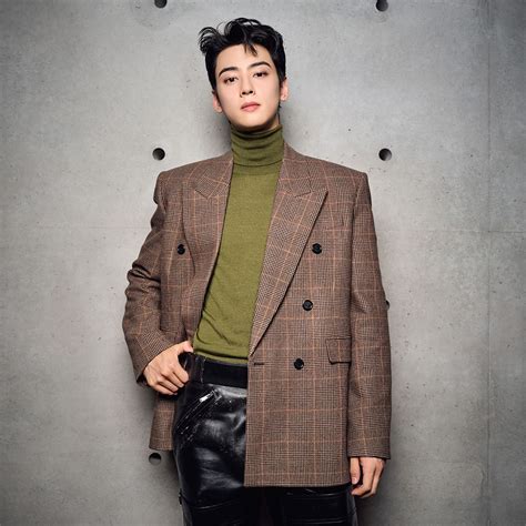 Cha Eun Woo Astro Et Doyeon Au Show Saint Laurent De La Paris Fashion