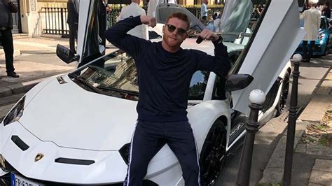VIDEO Canelo Álvarez muestra por primera vez su mansión en