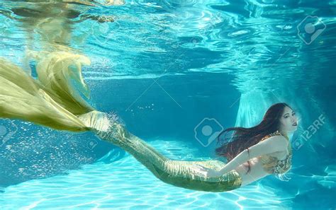 Descubre El Secreto Para Convertirte En Una Sirena Al Sumergirte En El