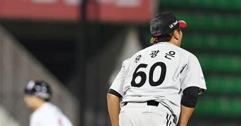 1이닝 4실점 문광은 혹독했던 Lg 데뷔전 오쎈 현장분석