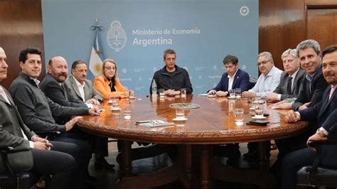 Sergio Massa Reapareció En Una Reunión Por Los Aguinaldos Con Ocho