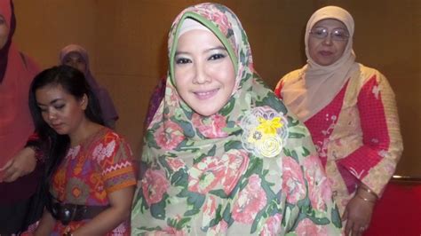 Gaya Hijab Syari Ala Peggy Melati Sukma Tutorial Pashmina By Anita Scarf
