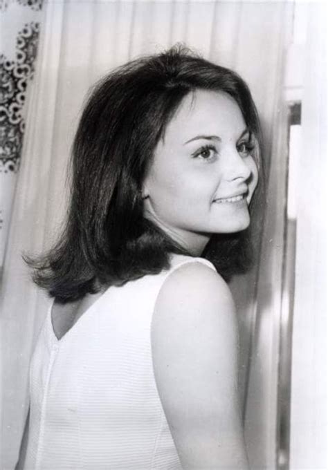 Spanish Classic Beauty 35 Vintage Photos Of Rocío Dúrcal In The 1960s