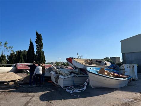 Interceptan A 16 Personas Llegadas En Una Patera A La Zona De La Mola