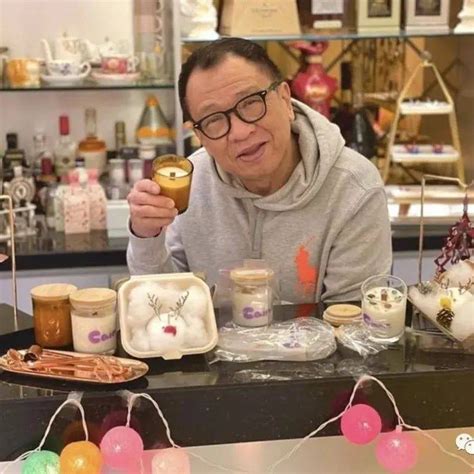 欢喜哥许绍雄女儿回香港创业，网上卖手工蜡烛，曾获父亲斥资百万开餐馆生活糕点发展