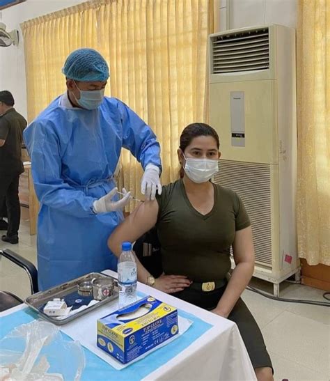 អ្នកសិល្បៈ៥ រូប ទទួលបាន ការចាក់ វ៉ាក់សាំង ការពារ កូ វីដ ១៩ រួចរាល់