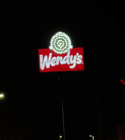 Wendy Fell Off The Sign At My Local Wendys Odd Stuff Magazine