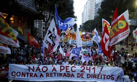 Manifestantes Protestam Contra A PEC Dos Gastos No Centro Do Rio Jornal O Globo
