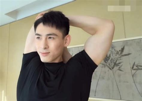 因有著高顏值和健美身材的他，成為現今網上最紅的「禁慾系」男神 壹讀