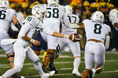 Michigan State Falls To Michigan 29 7 The Only Colors