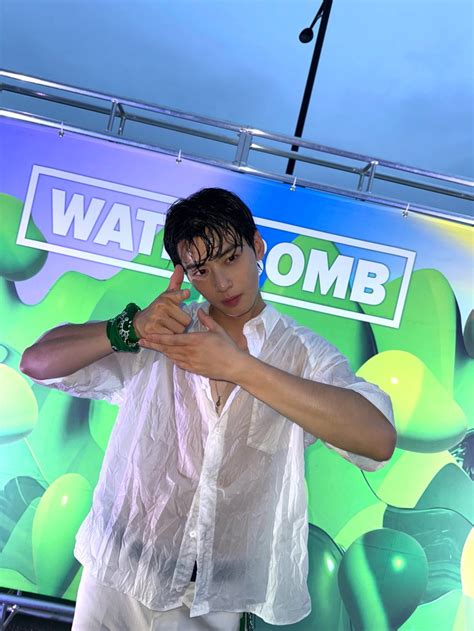 8 Potret Cha Eun Woo Di Waterbomb Seoul 2024 Pamer Otot
