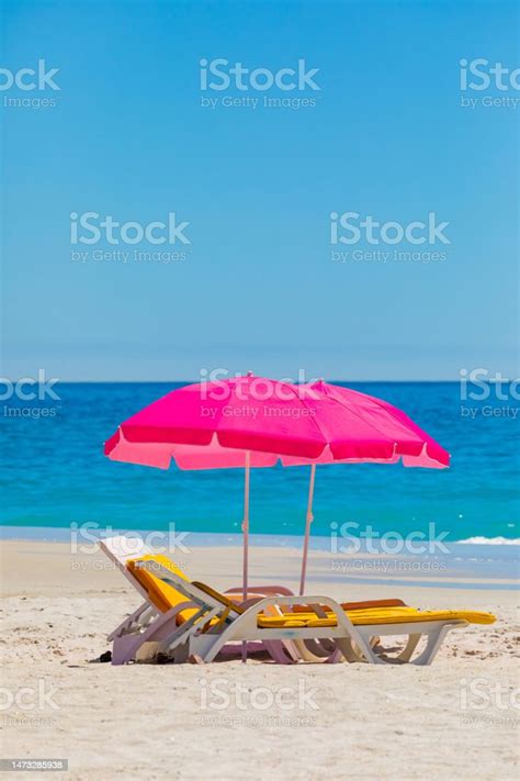 케이프타운의 모래 해변에 있는 안락의자와 파라솔 우산 0명에 대한 스톡 사진 및 기타 이미지 0명 갑판 의자 경관 Istock