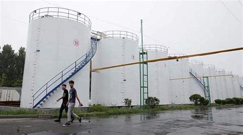 Oil Slips As Us Crude Stockpiles Show Surprise Build World News The
