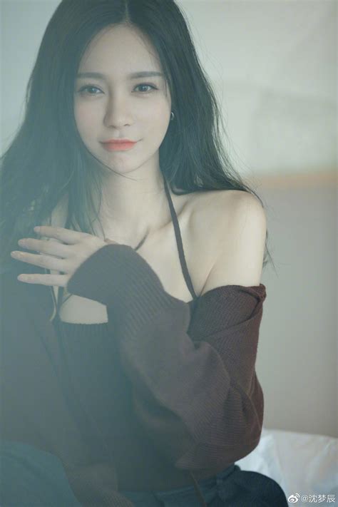 沈梦辰蝴蝶结搭卷发女团感足 下衣失踪秀美腿 第17页美女明星四海资讯
