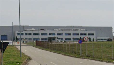 O fabrică nouă se deschide în România Se fac deja primele o sută de