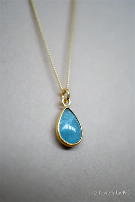 Gouden Ketting Met Edelsteen Van Goud Op Zilver Met Blauwe Aquamarijn