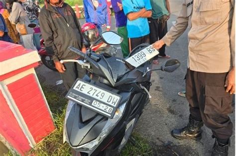 Tragedi Maut Jatuh Kesundul Motor Dari Belakang Tubuh Pengendara Honda BeAT Disambut Mobil