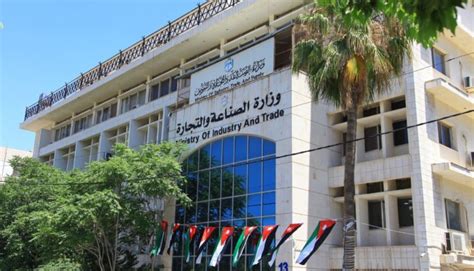 الصناعة والتجارة انخفاض واستقرار أسعار 129 سلعة وارتفاع 4 صحيفة المقر