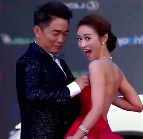 吴宗宪偏心？大女儿是摇钱树，她过去经常要求亲吻吴宗宪女儿桑迪新浪新闻