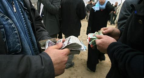 استمرار أزمة نقص الدولار في مصر ومحللون يتوقعون ارتفاع الأسعار Cnn