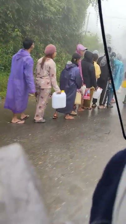 မိုးကုတ်မြို့အနောက်ပိုင်း မိုးရွာထဲမှာ ဓာတ်ဆီဝယ်ဖို့ တန်းစီစောင့်ဆိုင်းနေကြတဲ့ မြင်ကွင်း Youtube