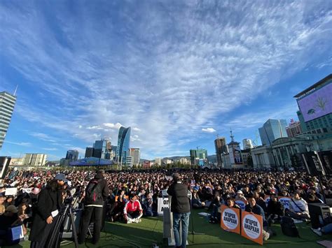 Эмүжин Төв талбай сүүлийн 30 жилд байгаагүйгээр дүүрчээ хэвлэл