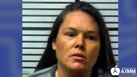 Эр нөхрөө араар тавьж байна гэж зүүдэлж сэрэнгүүтээ хажуудаа унтаж байсан нөхрөө хутгалжээ