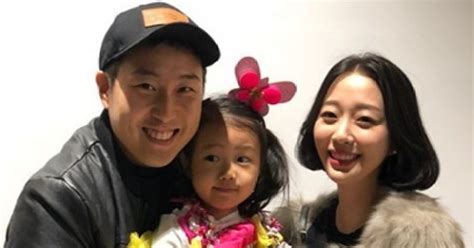 장범준 근황 미모의 아내와 딸 학예회 참석 러블리 가족