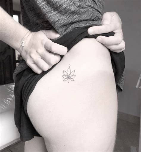 Tatuaje Nalga Mujer Tatuajes Femeninos En La Nalga Tatuaje En La