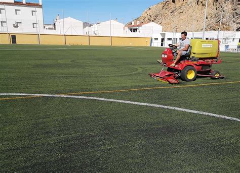 Mantenimiento De Campos De Futbol De Cesped Artificial Césped Deportivo