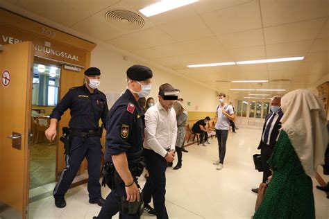 Der Täter Wurde Vor Den Richter Geführt Heute At