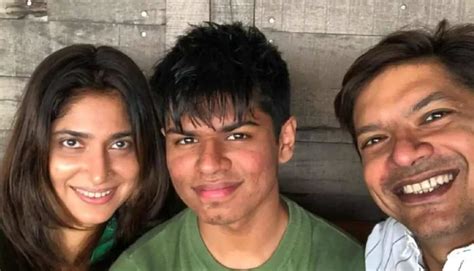 Shaans Son ৯৯ লোকেই জানে না কি করছে বিখ্যাত গায়ক শানের ছেলে জানুন গুণধর পুত্রের পরিচয়