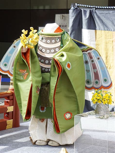 松崎夏未烏主③ on Twitter 今年は等身大スケールが葵祭の源氏と葵の上に加えて胡蝶と迦陵頻の衣装が展示してあってアガったよ 1