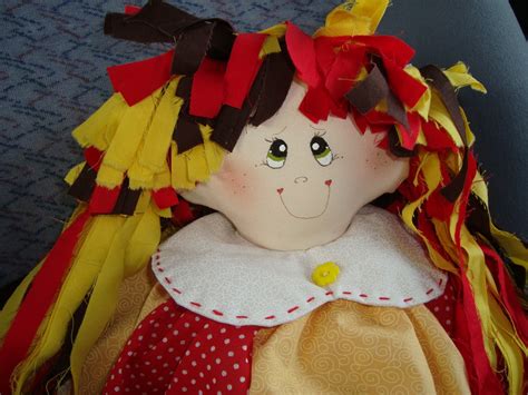 A Última Moda em Paris Boneca Emília