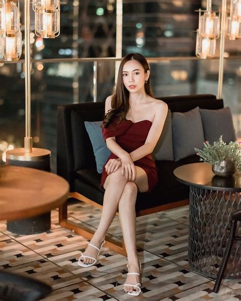 Sarasha บน Instagram “คุณพูนใส่ Ss06 สีขาว สวยมากกก ตอนนี้พร้อมส่งทุก Size แล้วนะคะ♥️” สีขาว