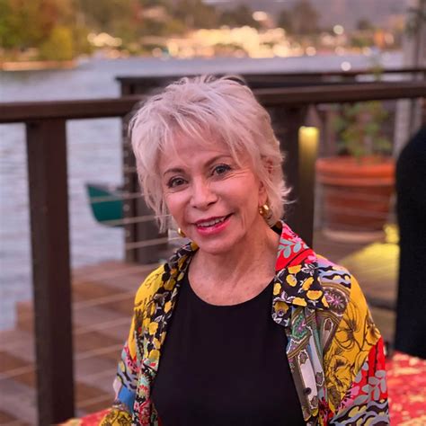 Isabel Allende Sí esto es una guerra contra el patriarcado y la vamos a hacer con alegría