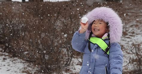 이 눈 보세요