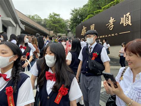 二信高中畢業典禮親師生喜氣洋溢熱鬧溫馨