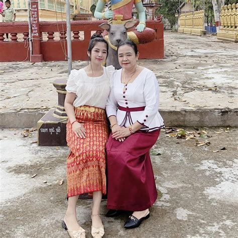 យប់ហ្នឹង ដេកក្រៅម៉ុងហើយ ម្ចាស់រូប។ ទឹកជន់ ទឹកលិច ទឹកច្រើន សំណង់សឿរ សំណង់ព្រៃខ្ពស់