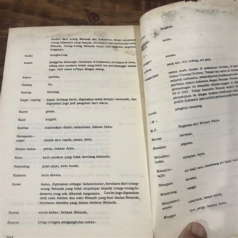 Vintage 1976 Keluarga Gerilya By Pramoediya Ananta Tur Hobbies And Toys