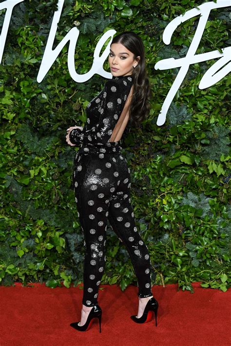 Hailee Steinfeld Makes Me Want To Bend Over For A Bud To Use R