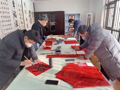 文化随行 共建手牵手 新春送福进社区