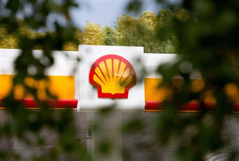 Nigerians Bid To Sue Shell In Uk Over Oil Spill Pollution Bloomberg