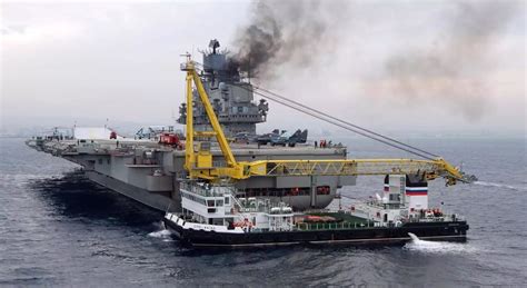 Передача грузов плавкраном СПК 46150 на Адмирал флота Советского Союза