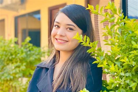 समीक्षा अधिकारी भन्छिन् ‘सबैको गीत चलोस् फिल्म चलोस् रुँदै हिड्न नपरोस्