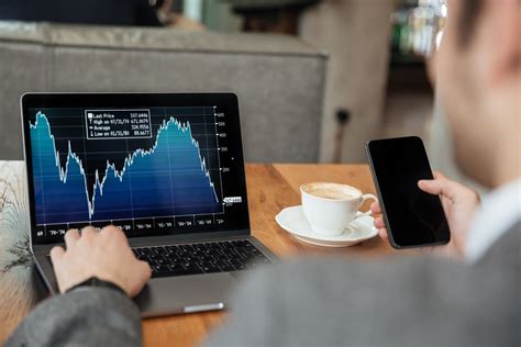 Conheça as ações para investir até R reais e grande