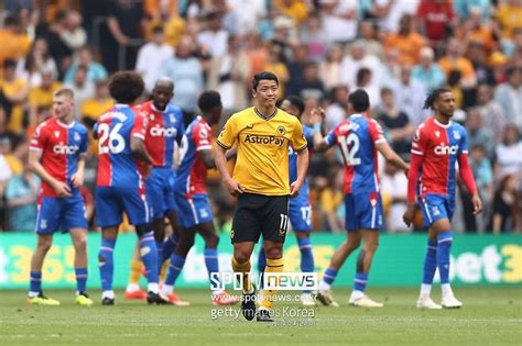 굴절에 날아간 4호 도움 황희찬 만회골 기점에 만족울버햄튼 팰리스에 1 3 패배